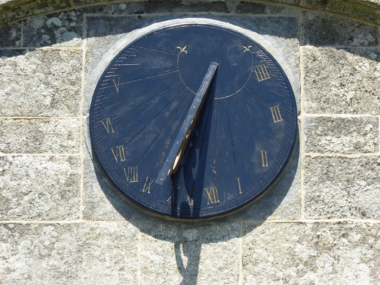 RUSSBOROUGH HOUSE . WICKLOW . COURTYARD GATEWAY SUNDIAL – GAUDIUM SUB ...