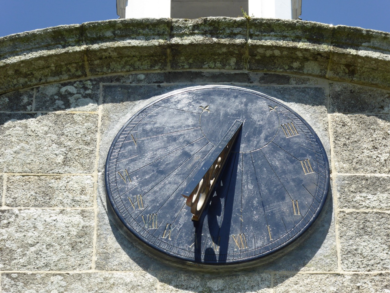RUSSBOROUGH HOUSE . WICKLOW . COURTYARD GATEWAY SUNDIAL – GAUDIUM SUB ...