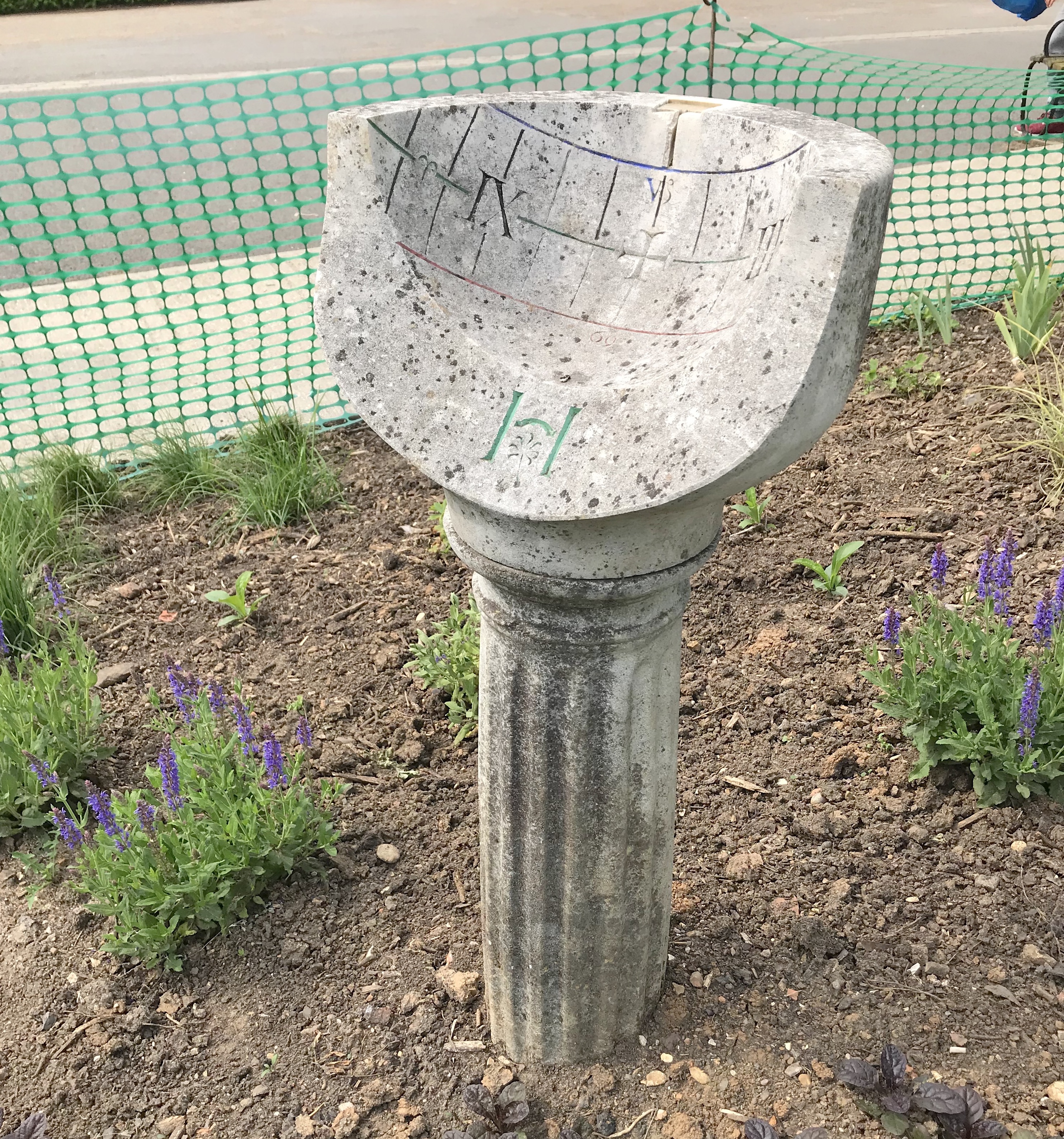 Roman Sundial Horniman Museum – GAUDIUM SUB SOLE . SUNDIALS . MEDIEVAL ...