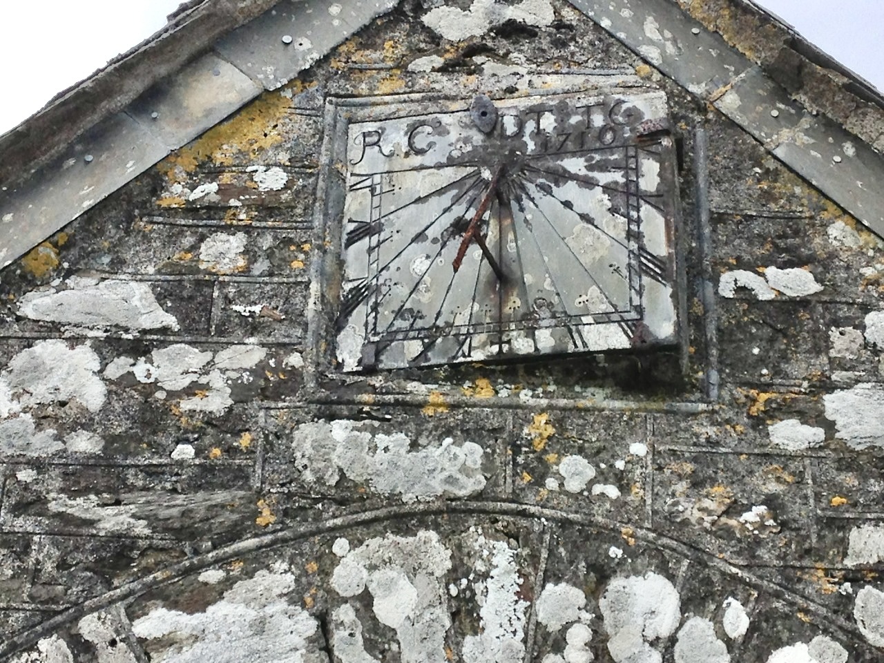 BOCONNOC PARISH CHURCH . CORNWALL – Vertical Dial (1716) – GAUDIUM SUB ...