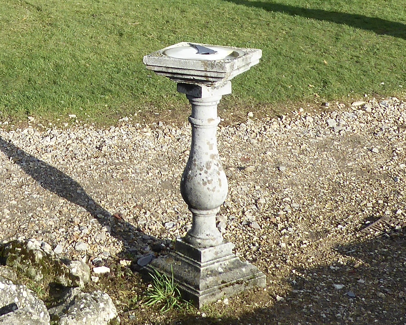 GARDEN SUNDIAL . MINTERNE HOUSE . DORSET – GAUDIUM SUB SOLE . SUNDIALS ...