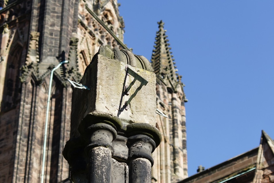 LICHFIELD CATHEDRAL . STAFFS – C17 / C18 Cube Dial on a Column ...