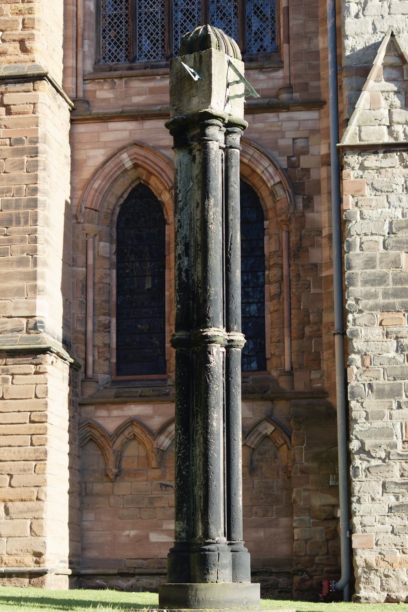 LICHFIELD CATHEDRAL . STAFFS – C17 / C18 Cube Dial on a Column ...