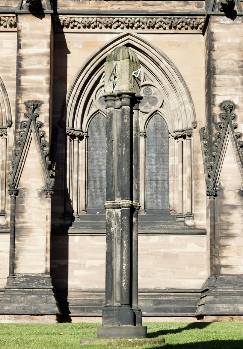 LICHFIELD CATHEDRAL . STAFFS – C17 / C18 Cube Dial on a Column ...