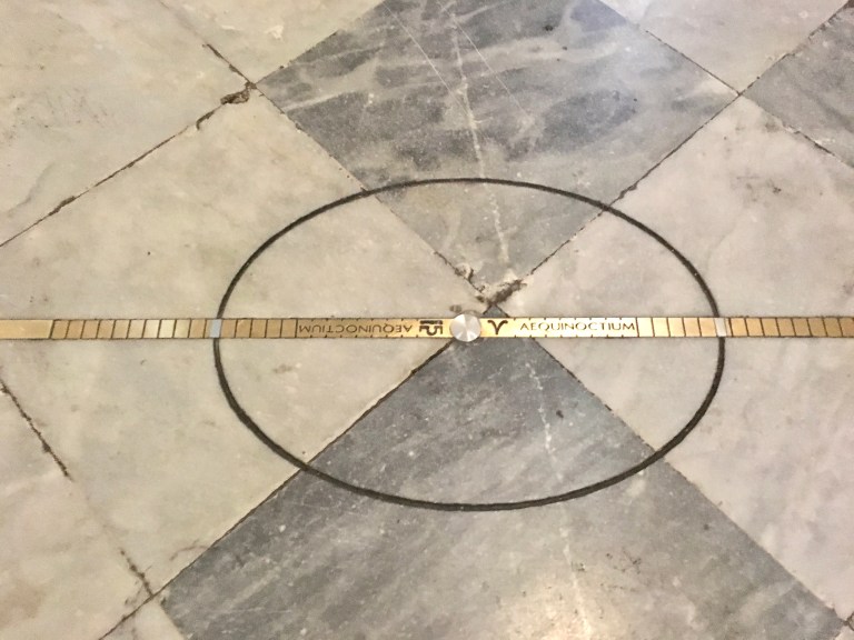 Meridian Dial – GAUDIUM SUB SOLE . SUNDIALS . MEDIEVAL TO MODERN