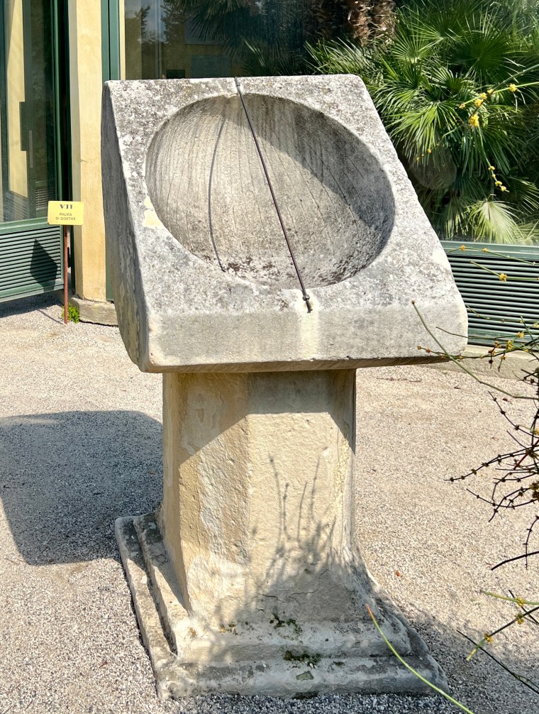 PADUA . BOTANICAL GARDENS . SCAPHE DIAL – GAUDIUM SUB SOLE . SUNDIALS ...