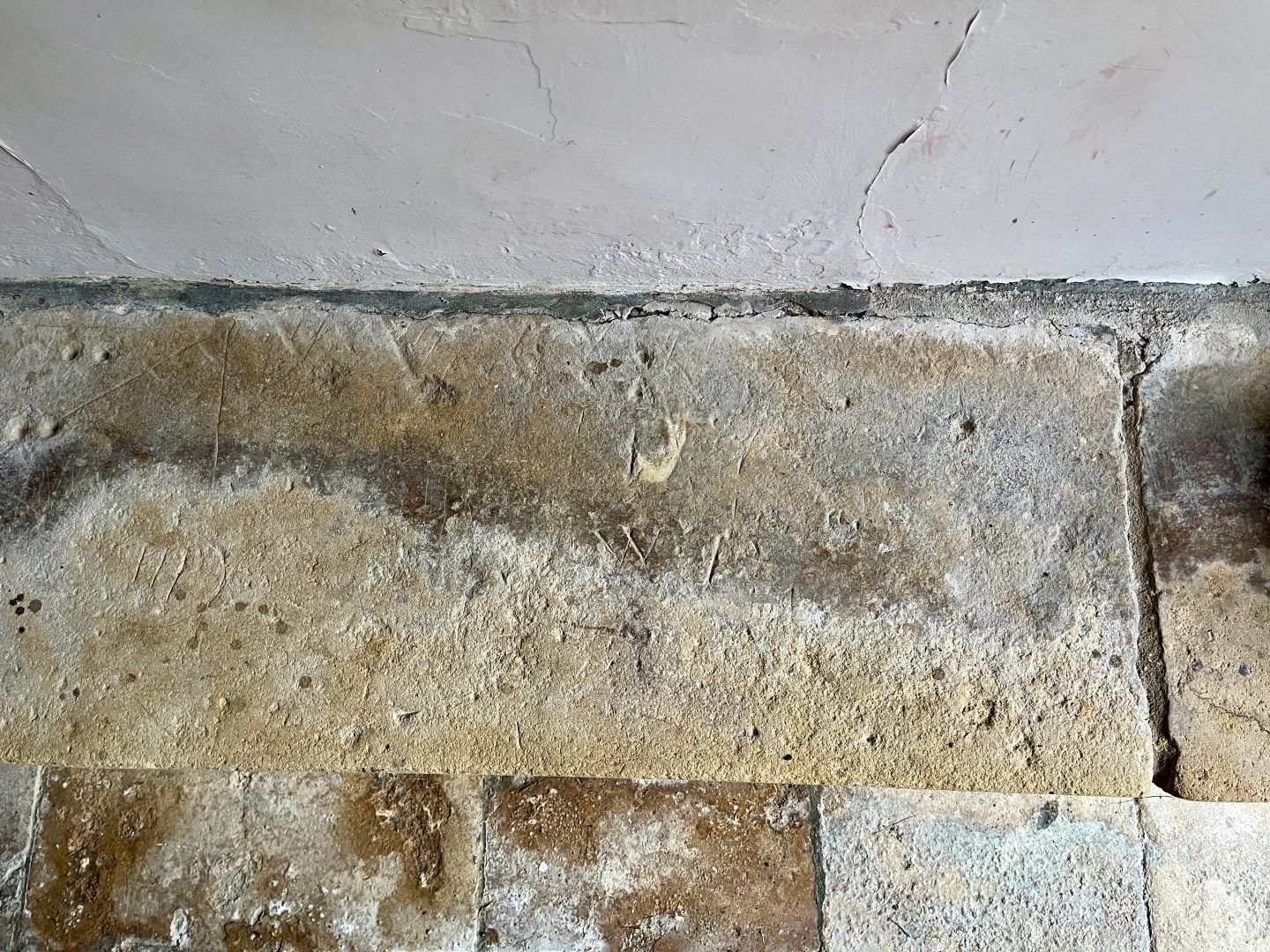 APOTROPAIC / RITUAL PROTECTION MARKS – GAUDIUM SUB SOLE: Scratch Dials ...