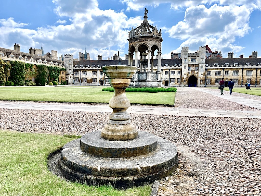 TRINITY COLLEGE CAMBRIDGE . HORIZONTAL SUNDIAL – GAUDIUM SUB SOLE ...
