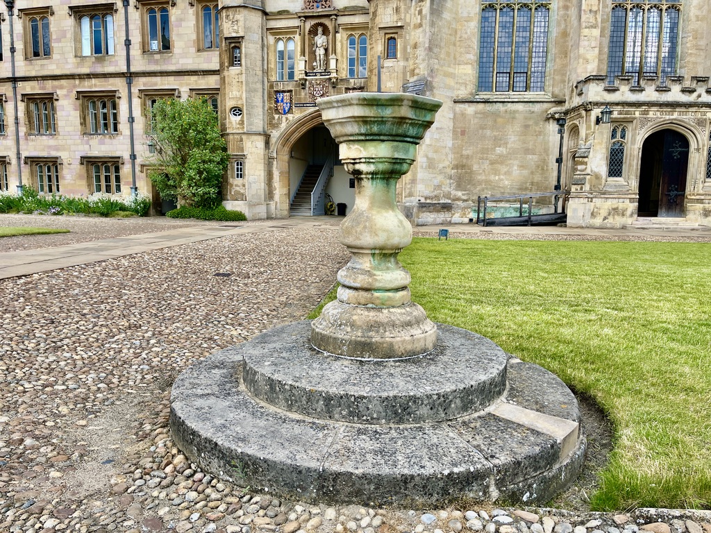 TRINITY COLLEGE CAMBRIDGE . HORIZONTAL SUNDIAL – GAUDIUM SUB SOLE ...