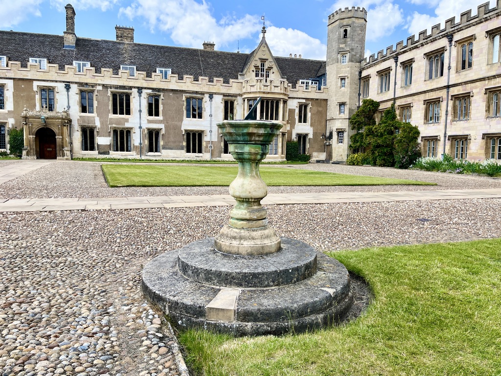 TRINITY COLLEGE CAMBRIDGE . HORIZONTAL SUNDIAL – GAUDIUM SUB SOLE ...