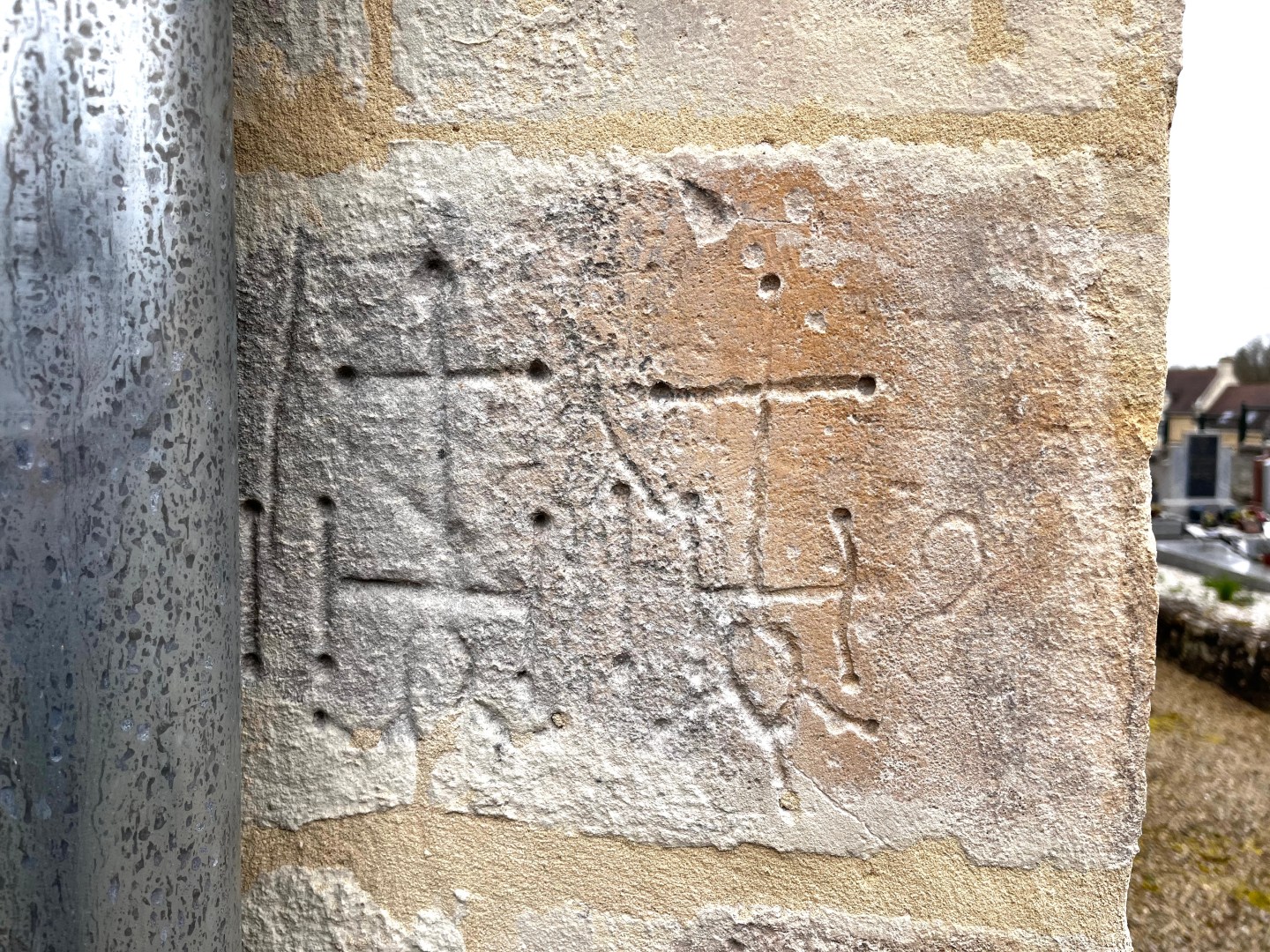 APOTROPAIC / RITUAL PROTECTION MARKS – GAUDIUM SUB SOLE: Scratch Dials ...