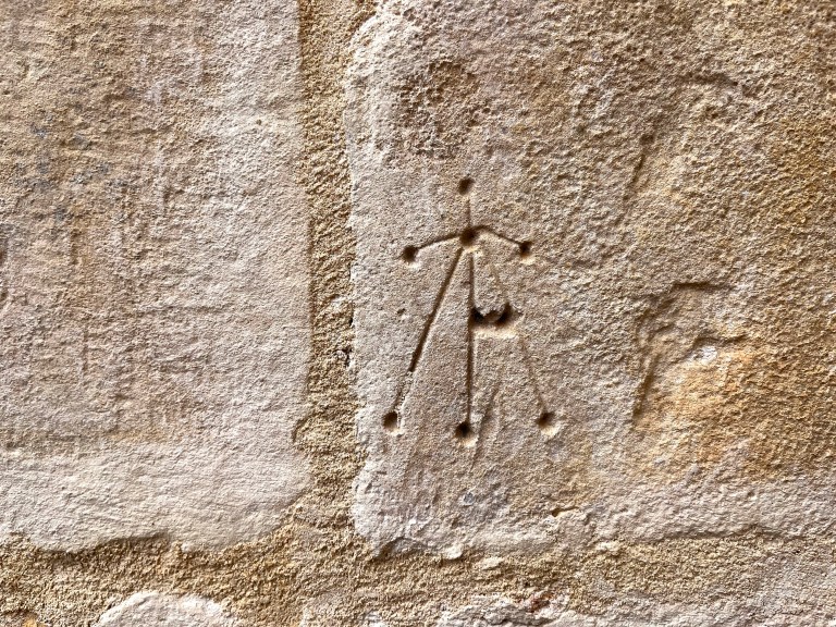 APOTROPAIC / RITUAL PROTECTION MARKS – GAUDIUM SUB SOLE: Scratch Dials ...