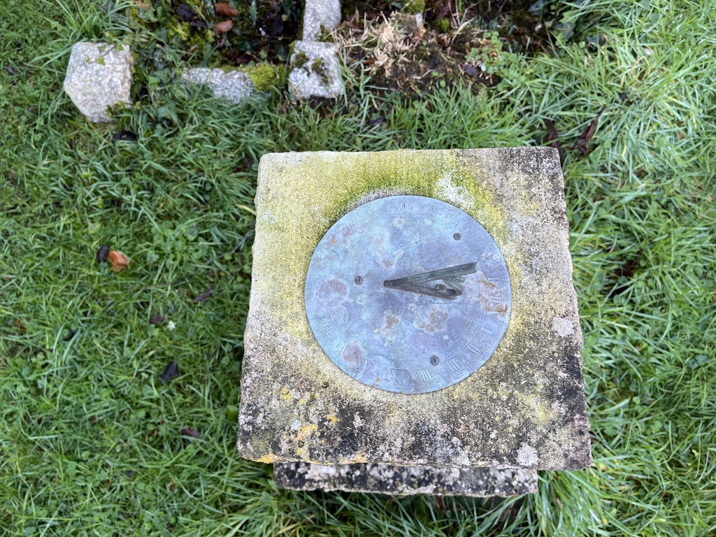 TIMSBURY . HANTS . ST ANDREW – Horizontal Pedestal Sundial – GAUDIUM ...