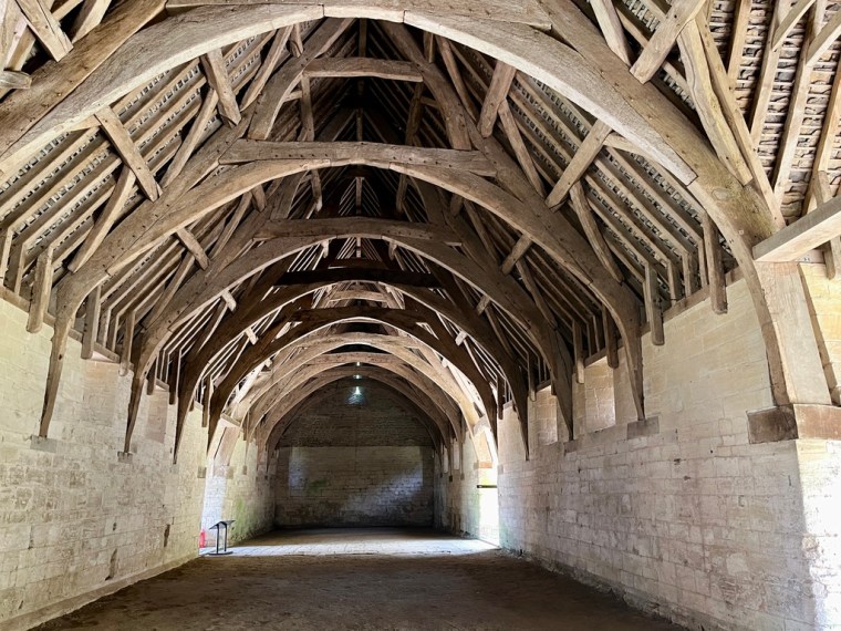 Sundial on barn – GAUDIUM SUB SOLE . SUNDIALS . MEDIEVAL TO MODERN