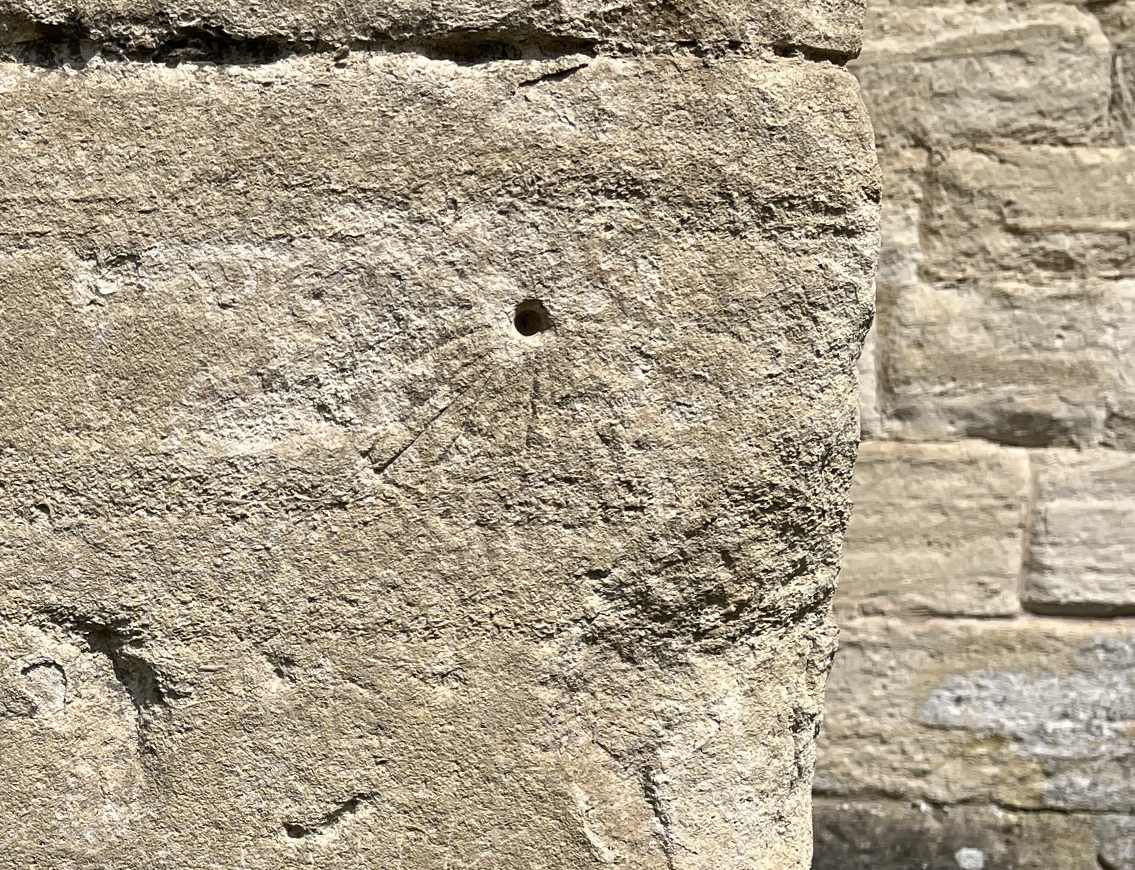 Scratch Dial on Barn – GAUDIUM SUB SOLE . SUNDIALS . MEDIEVAL TO MODERN