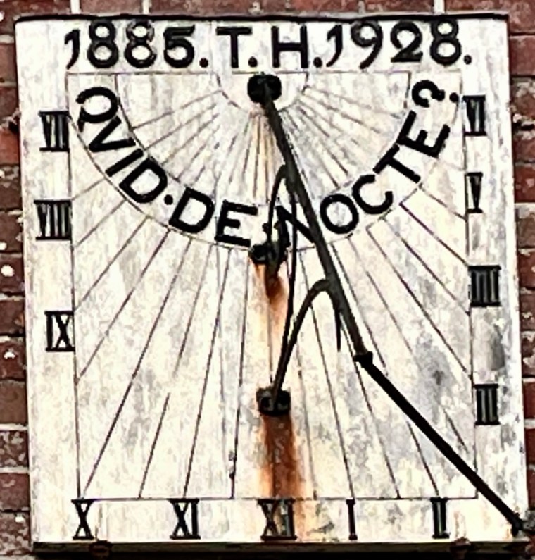 MAX GATE . DORCHESTER – Thomas Hardy’s Vertical Dial – GAUDIUM SUB SOLE ...